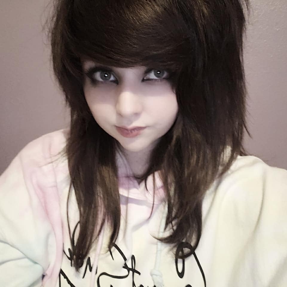 [ rawr serious ] I need more emo/scene friends >.