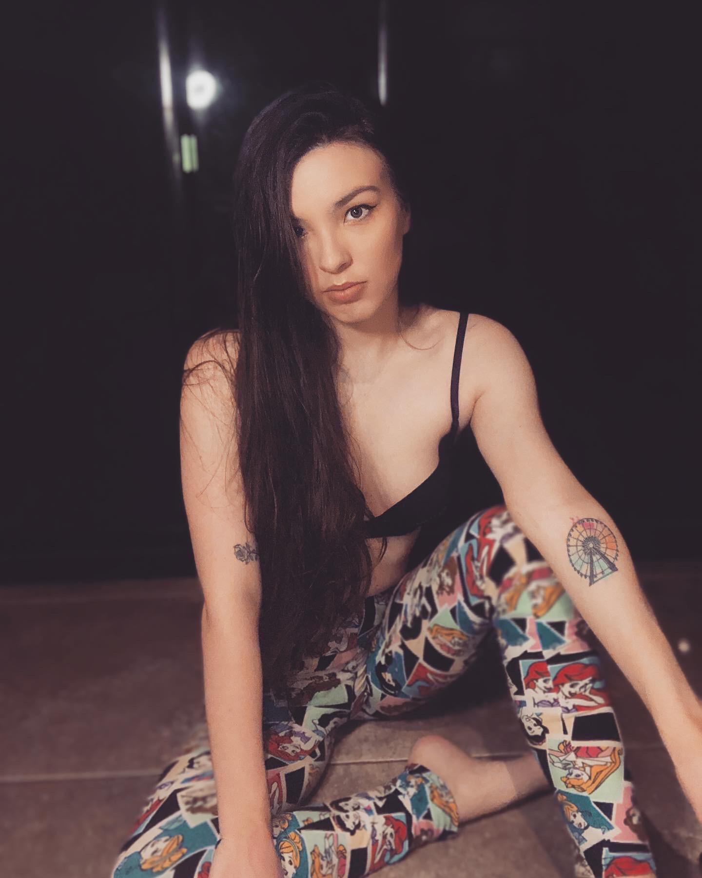 Viewer discretion advised 💋 | Scrolller