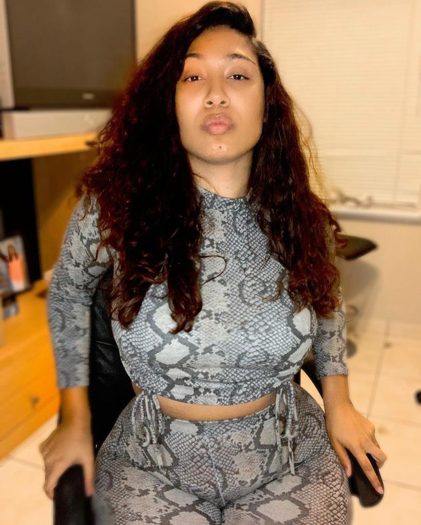 Ready to serve me ? Send me a message ! | Scrolller