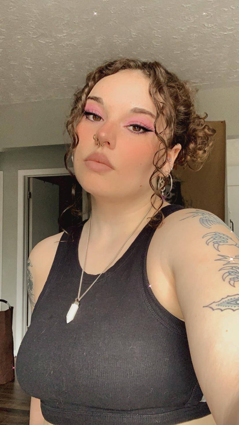 Really digging this pink eyeshadow 😻 | Scrolller