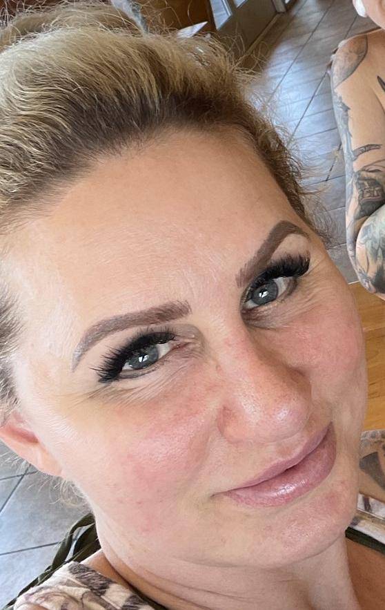 Really obsessed with her face.. | Scrolller