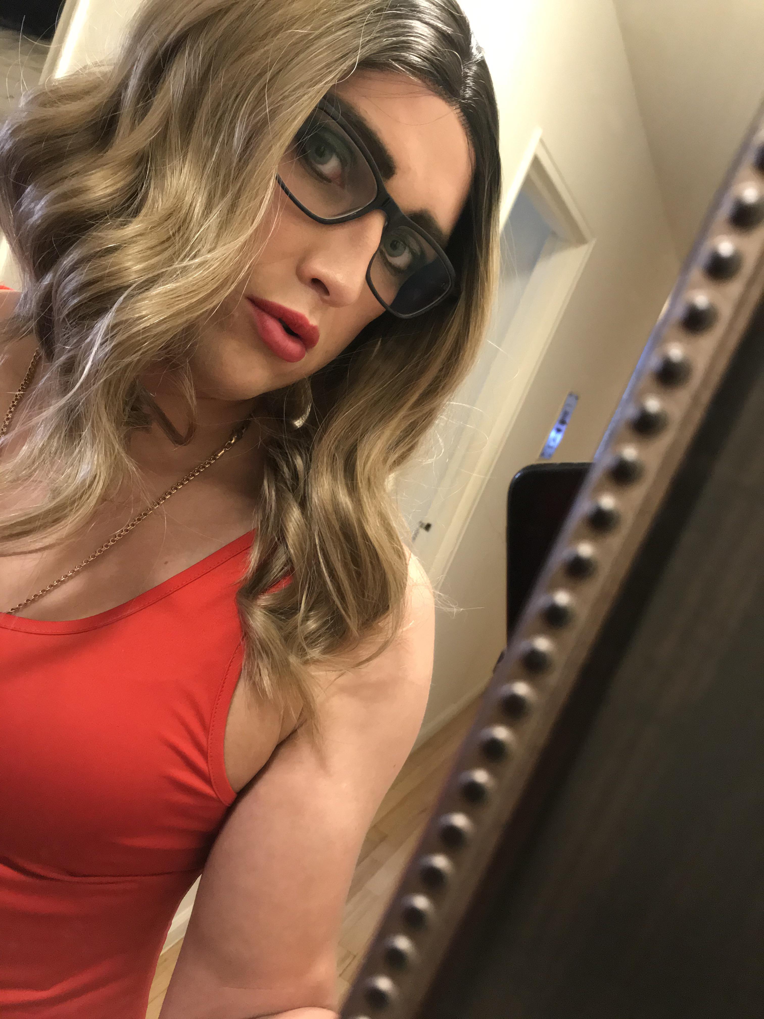 Red lipstick | Scrolller