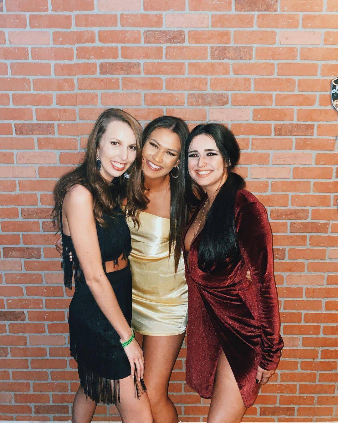 Red Brick Wall | Scrolller