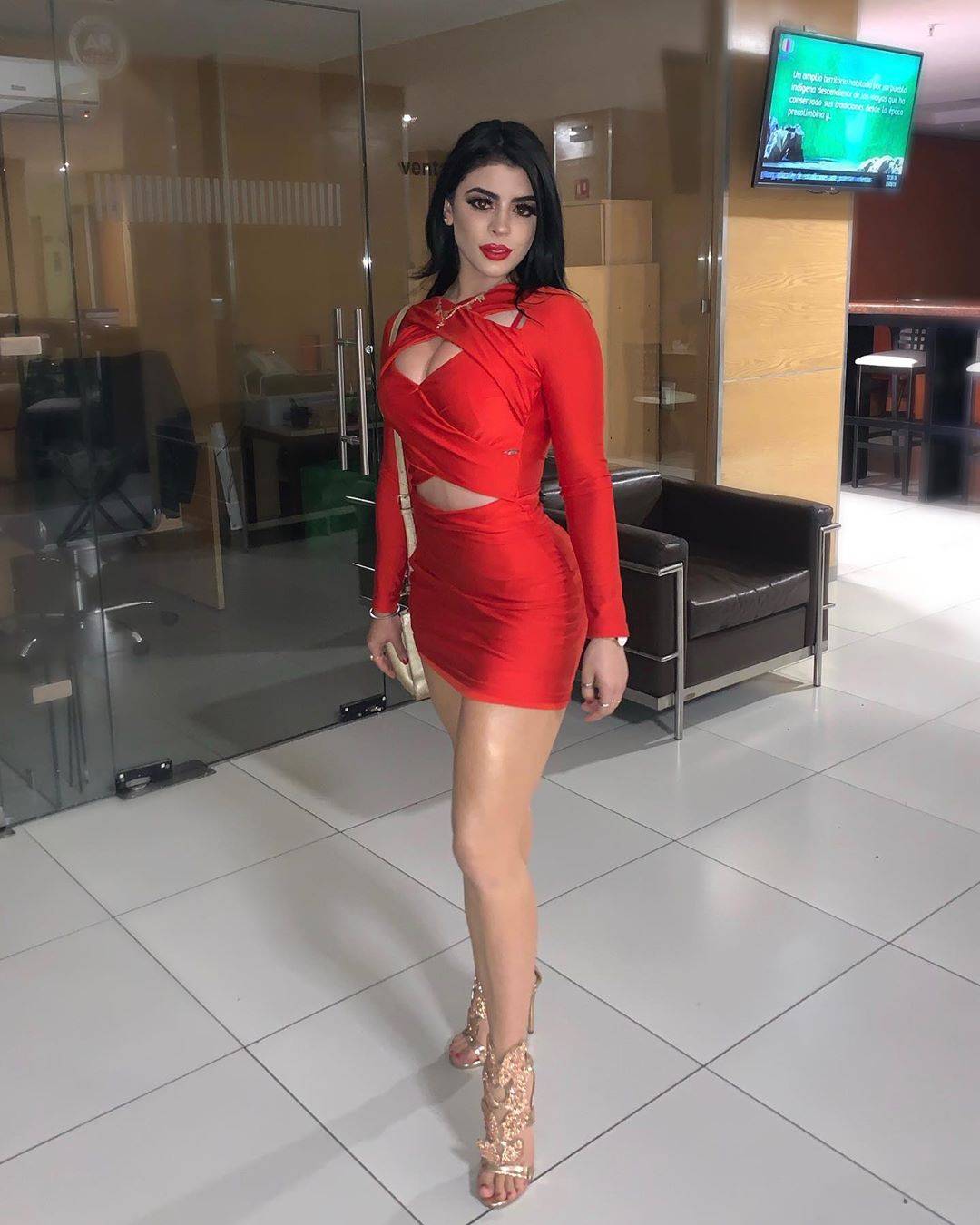 Red Dress Scrolller