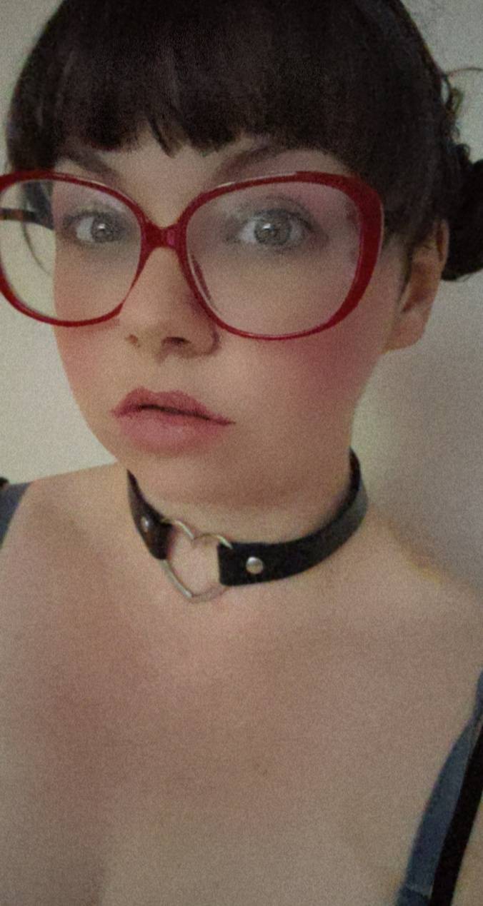 Red glasses ️ heart choker 🖤 | Scrolller