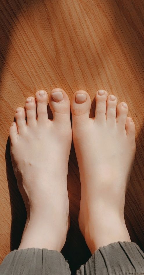 Red Head Toes Taste Better 💋 | Scrolller