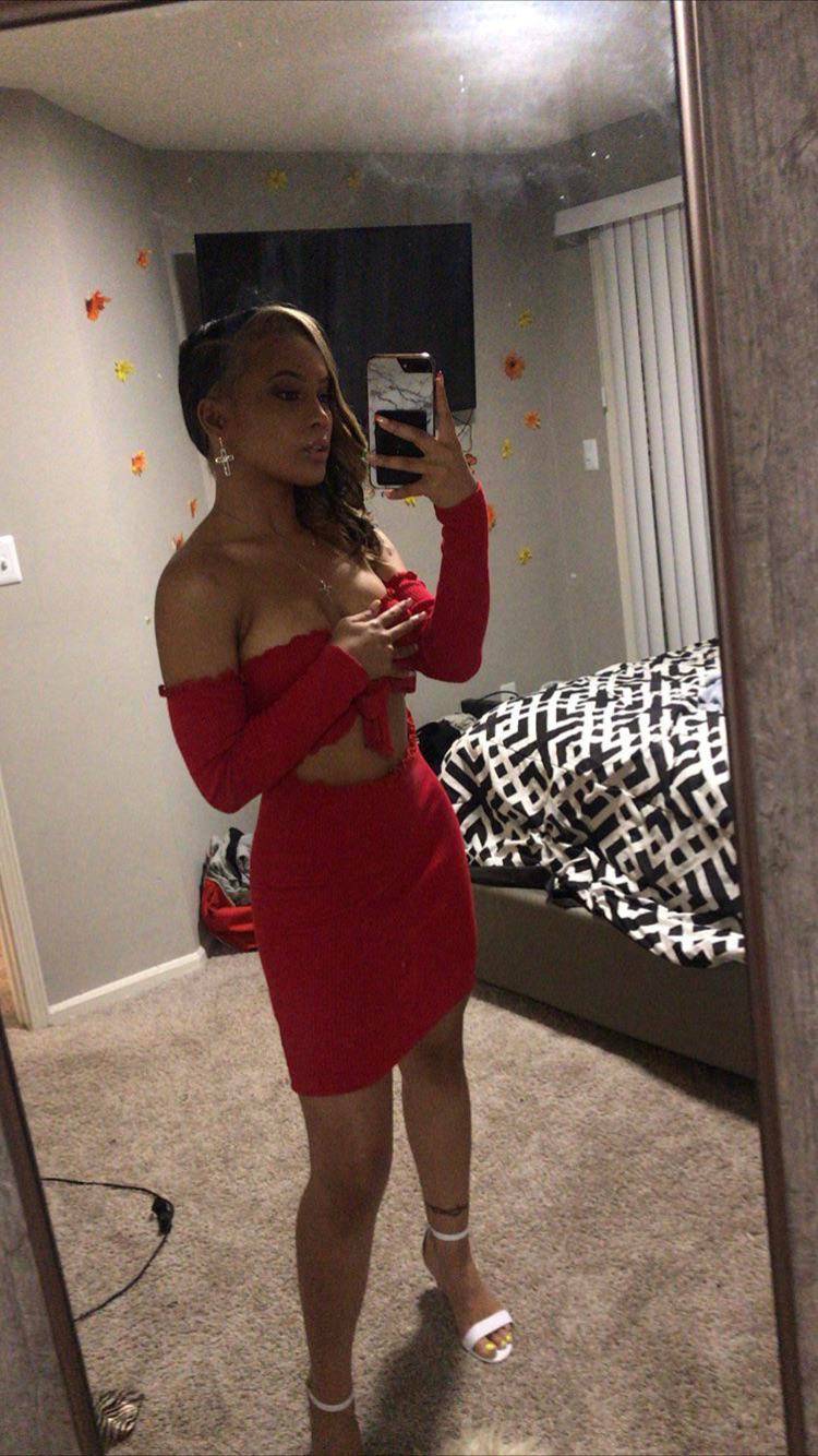 Red Hott😍😍 | Scrolller