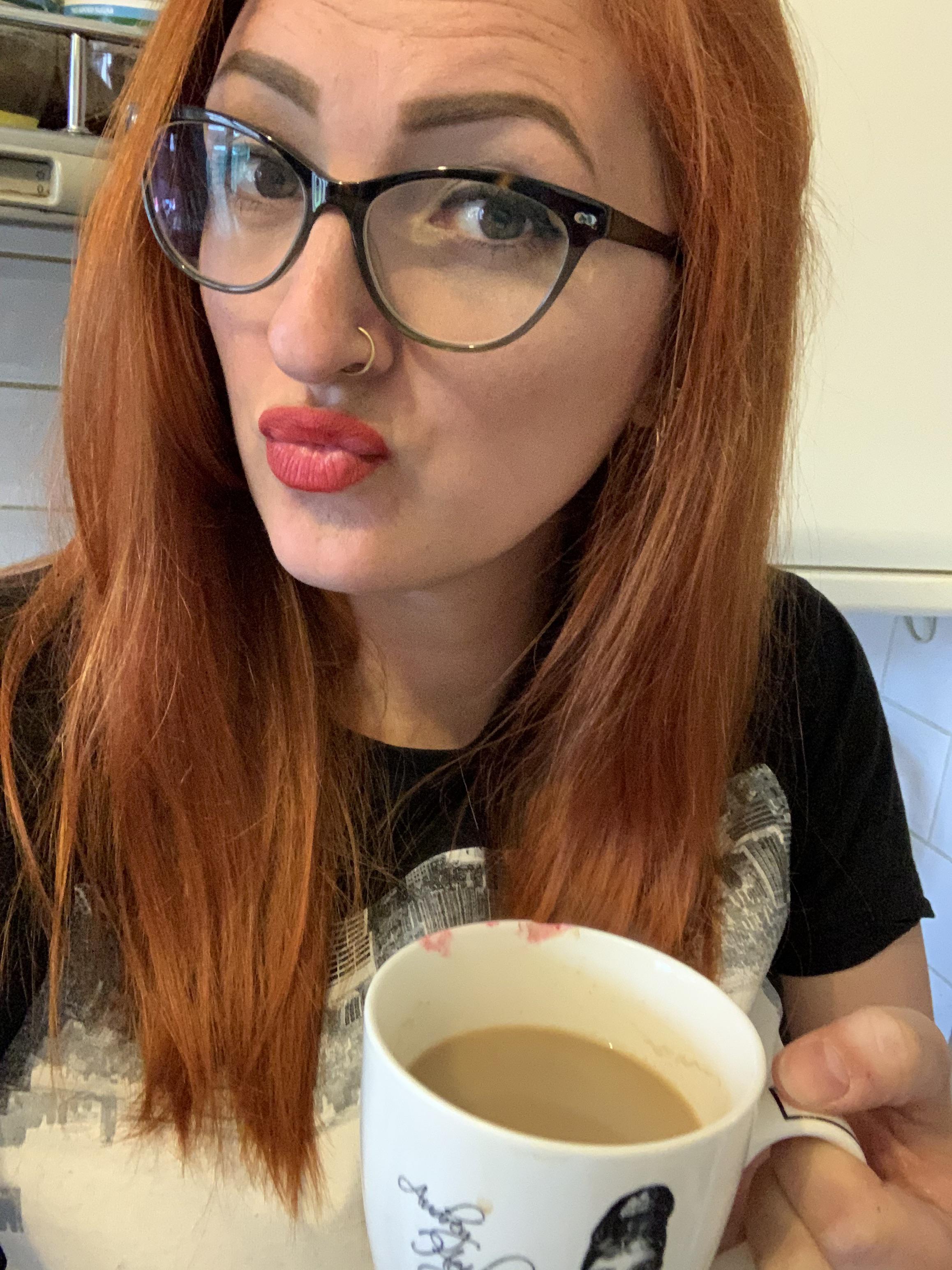 Red lip kinda day 💋 | Scrolller