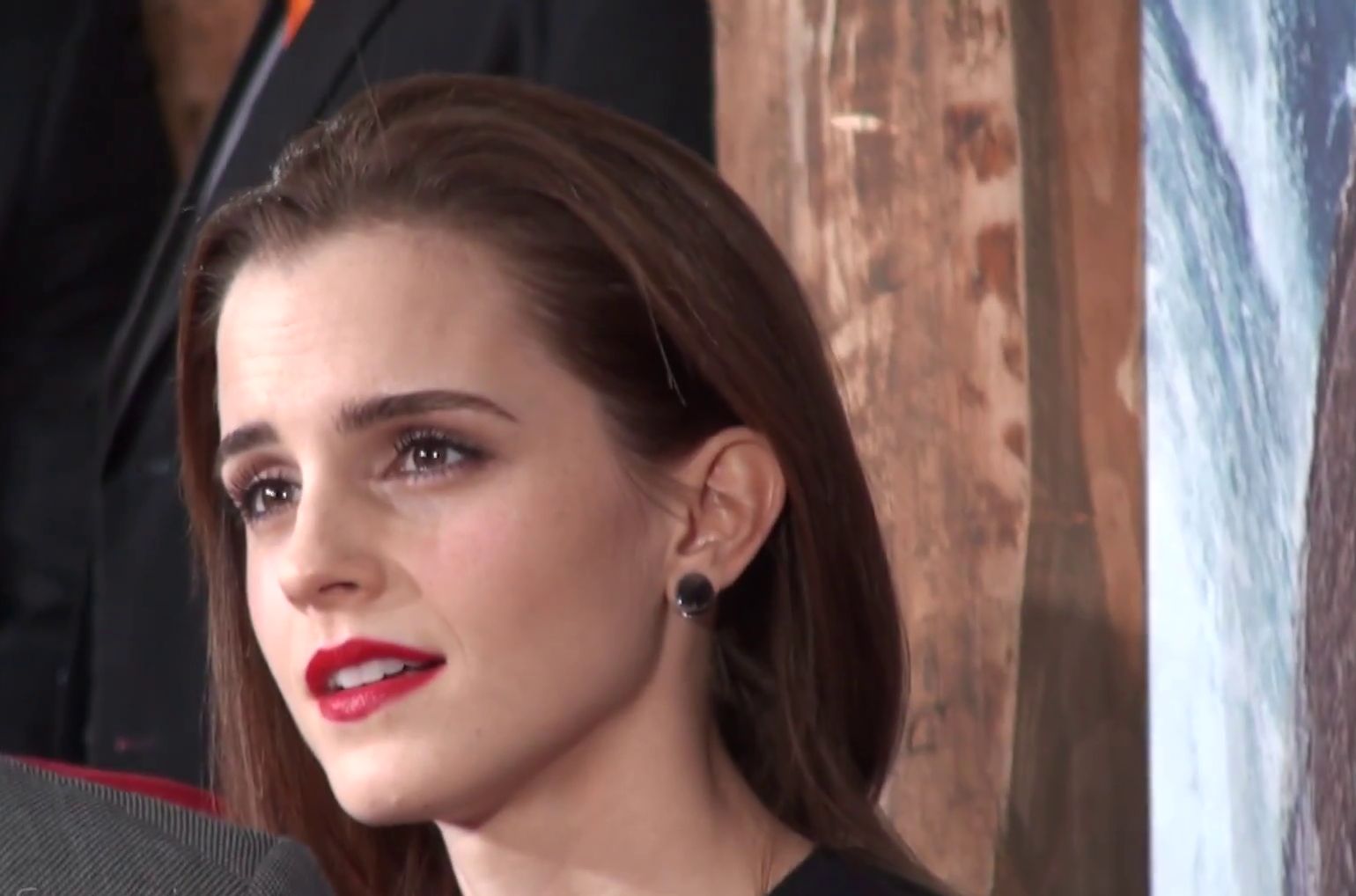 Red lips | Scrolller