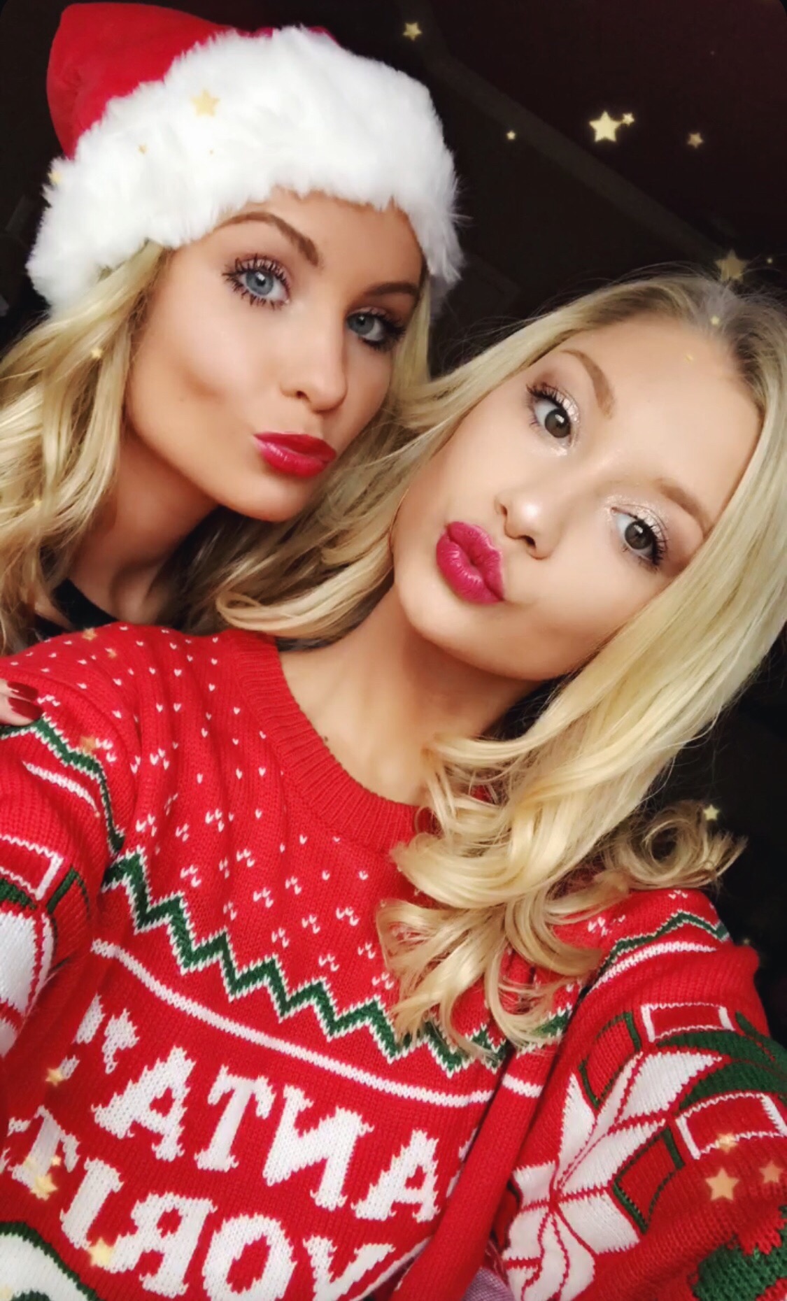 Red Lips Ready For Santa | Scrolller