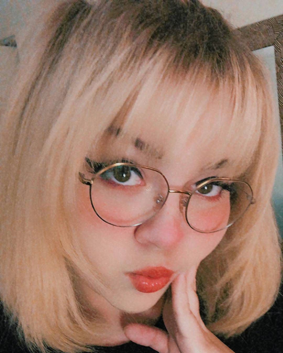 Red lips, rosy cheeks, yes please! 😍 | Scrolller