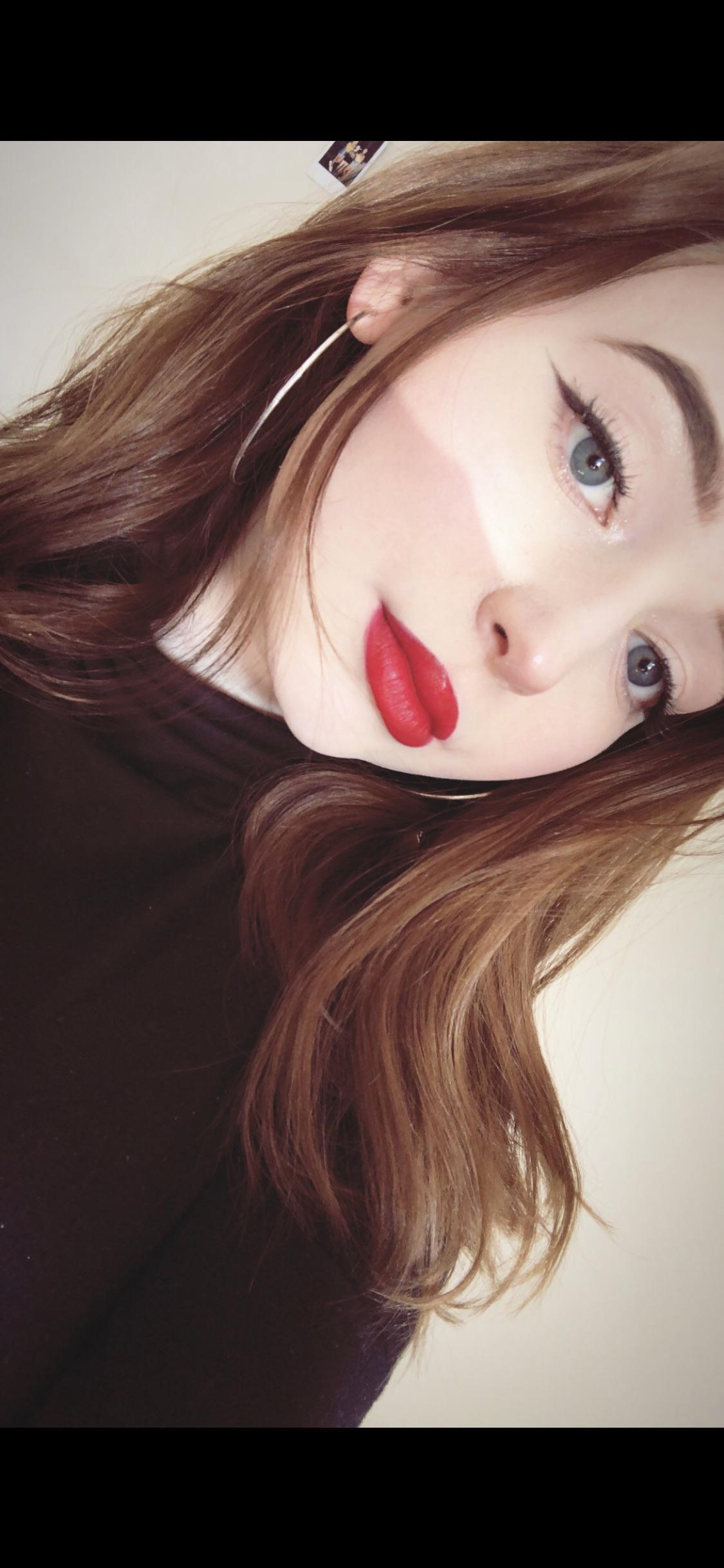 Red lipstick moment 😋 | Scrolller