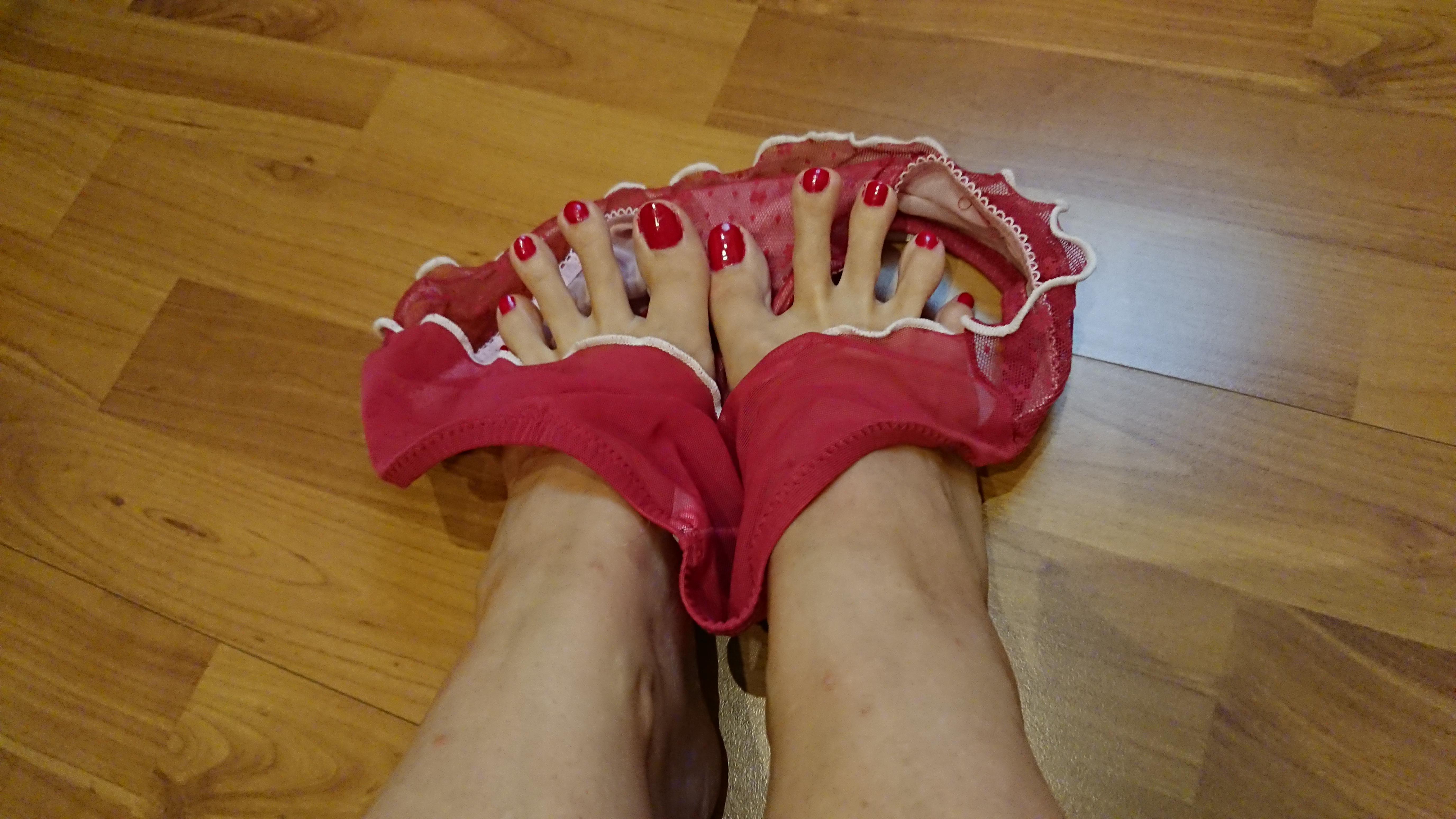 Red Passion ️🔥 | Scrolller