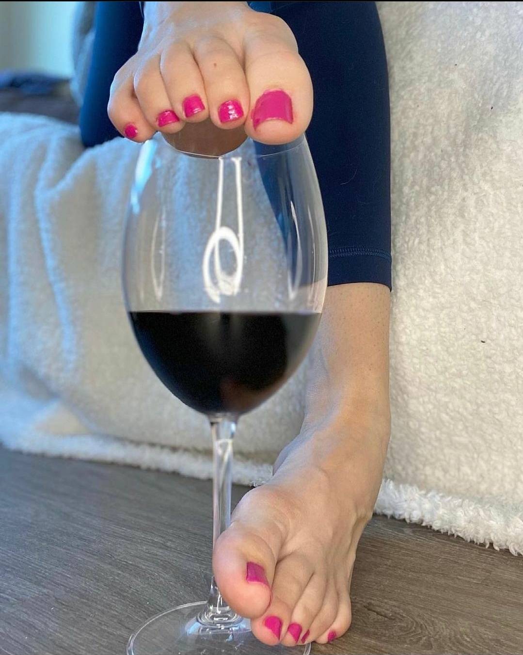 Red wine and cheese 😋 | Scrolller