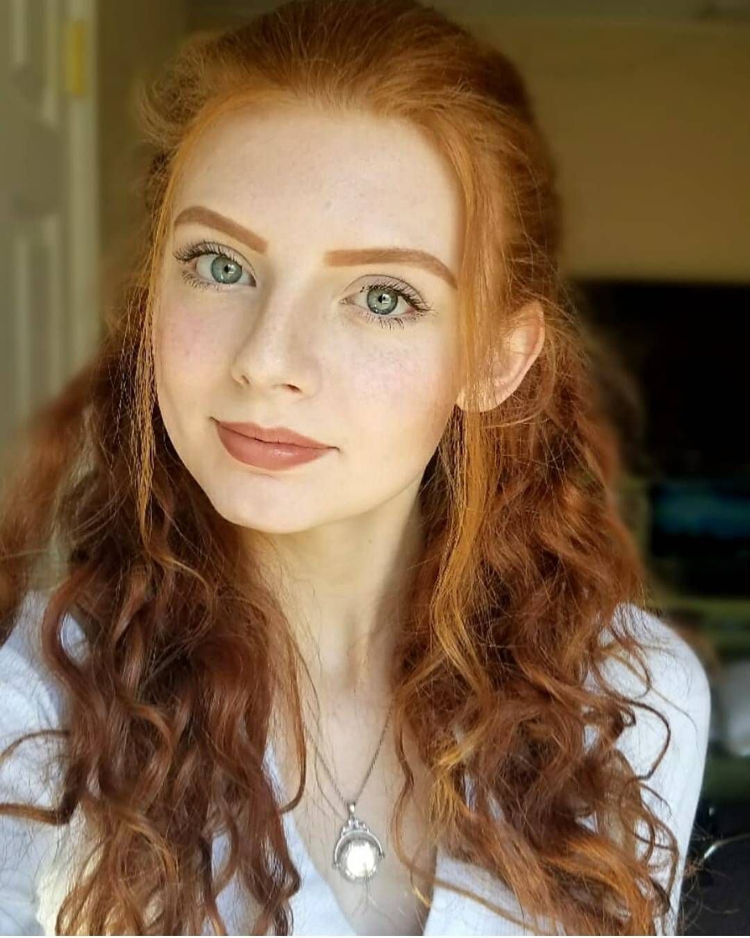 Redhead Beauty Scrolller
