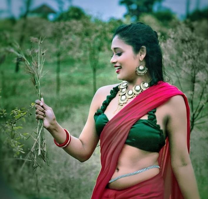 Rekha Boj navel in green sleeveless blouse and red saree | Scrolller