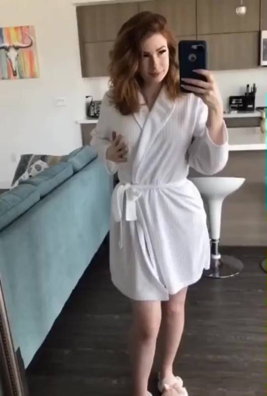 Removing Her Robe | Scrolller