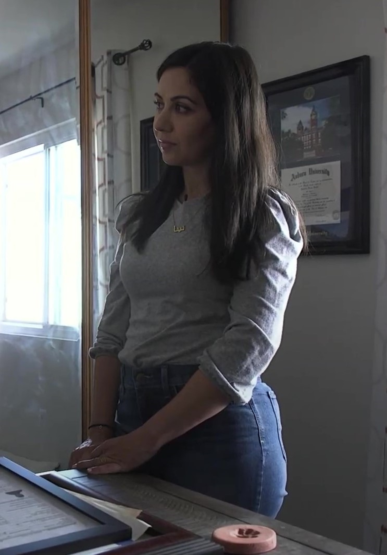 Reporter looking like an absolute snack... | Scrolller