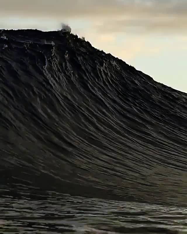 [Request] The waves in this gif at the 15-16 second mark | Scrolller