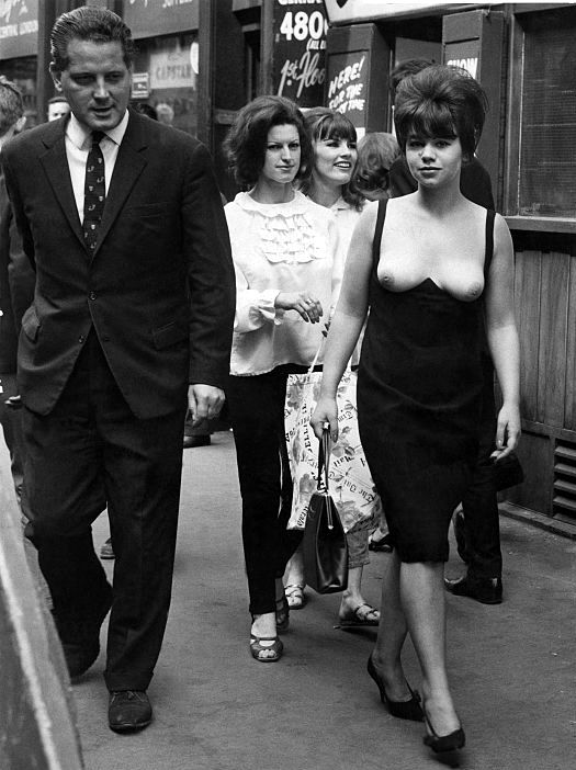 Retro : London 1964. A great shame that this fashion wasn't popular over there. Meanwhile, in ...