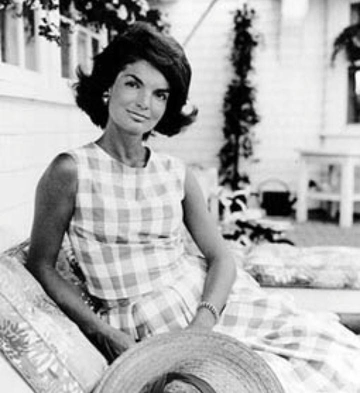Retro post: Jackie Kennedy | Scrolller