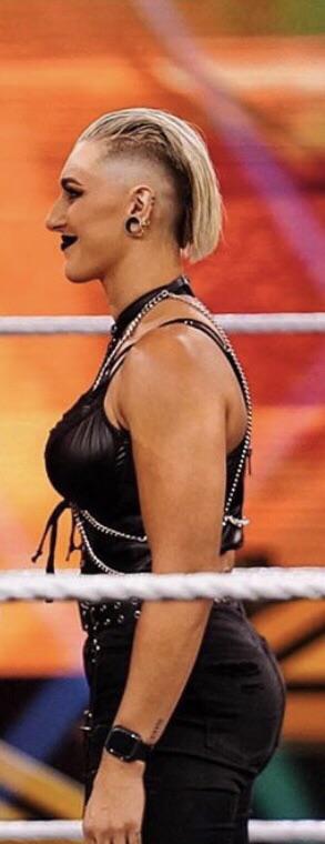 Rhea’s got a helluva side profile. | Scrolller