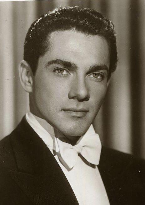 Richard Allan | Scrolller