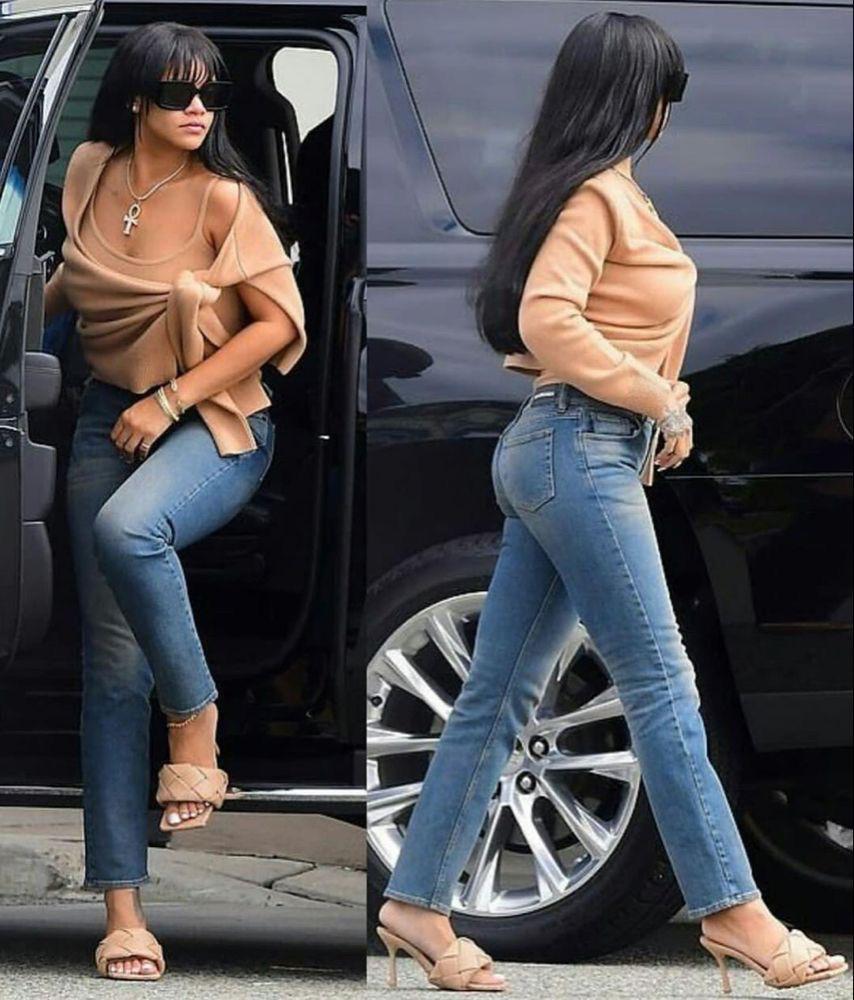 Rihanna Scrolller