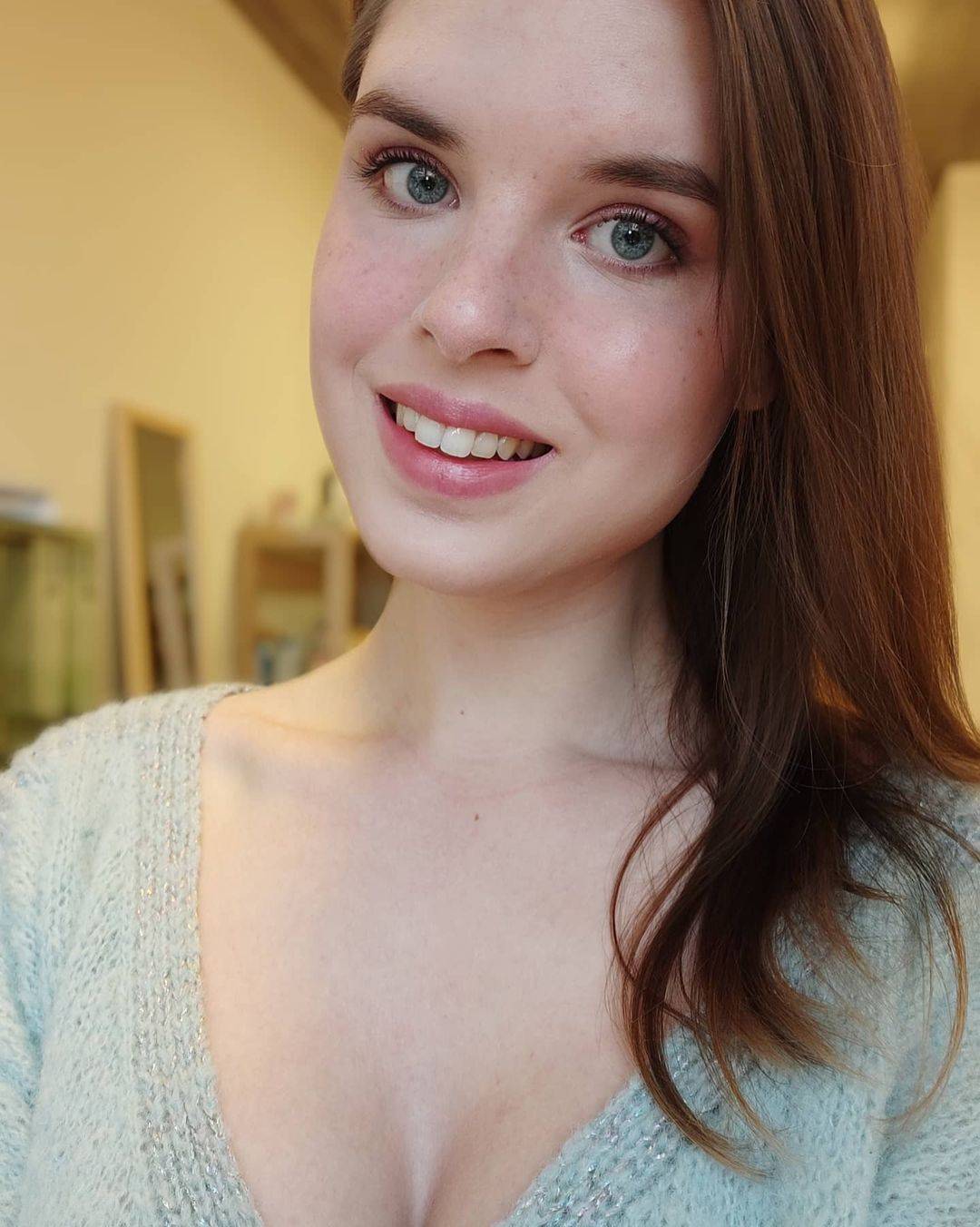 Robin Rose | Scrolller