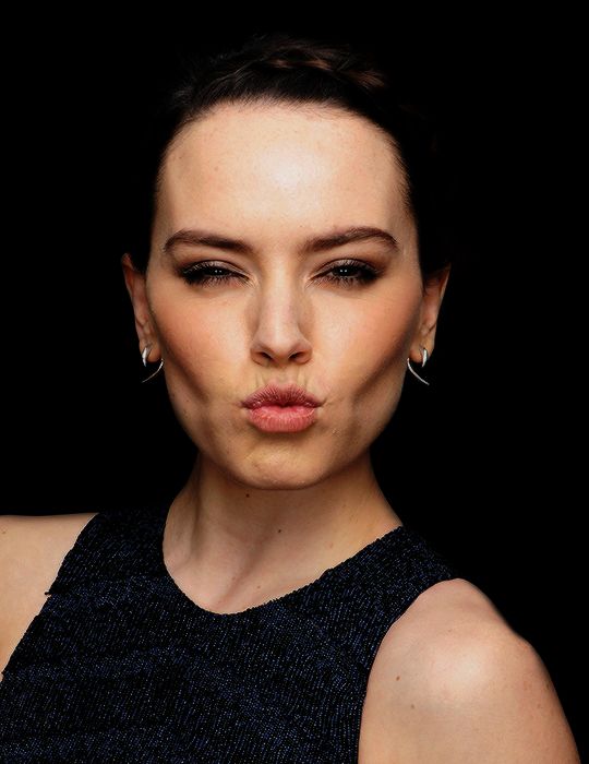 rock hard for Daisy Ridley | Scrolller