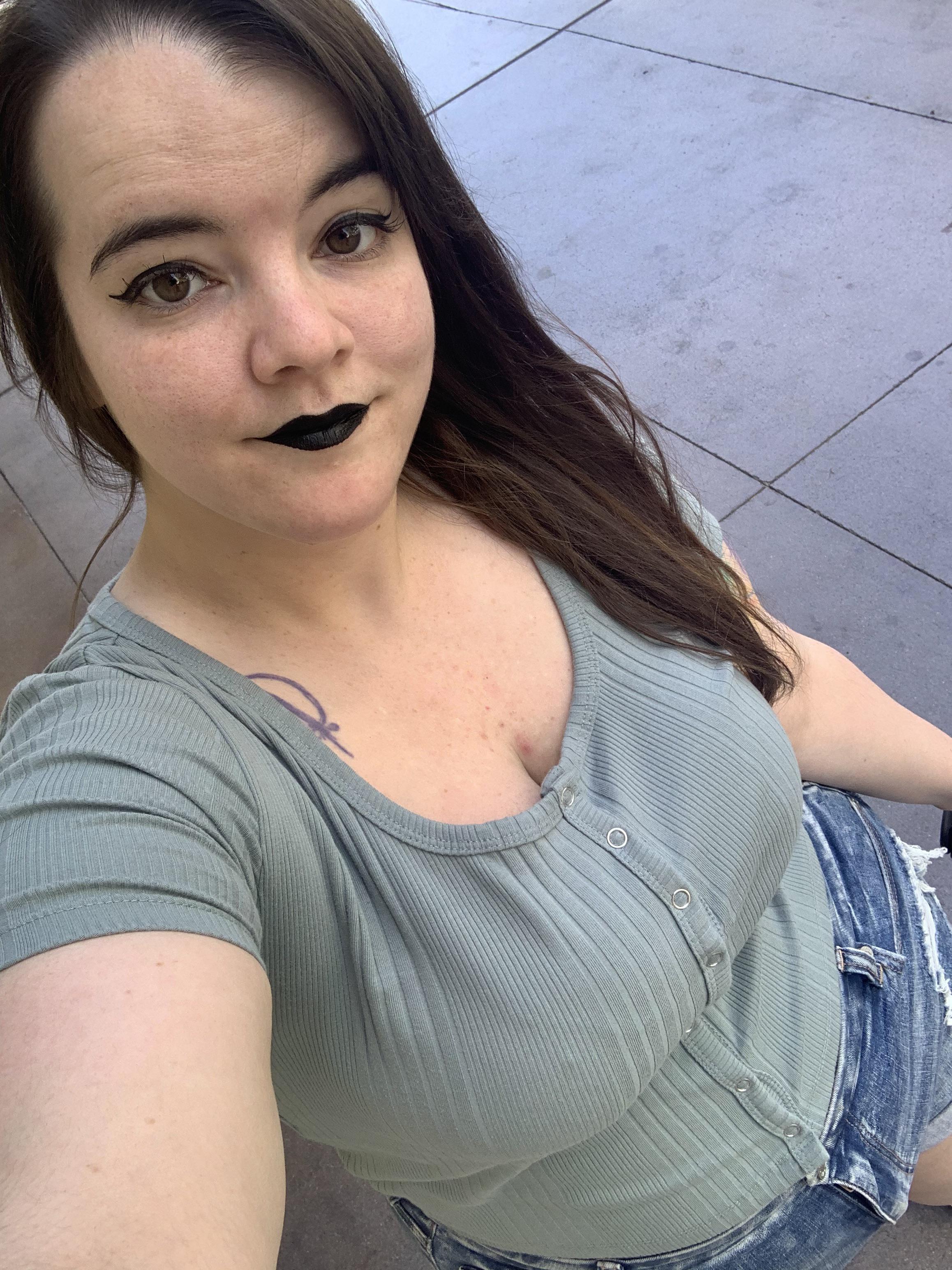 Rocking some black lipstick (29)F | Scrolller