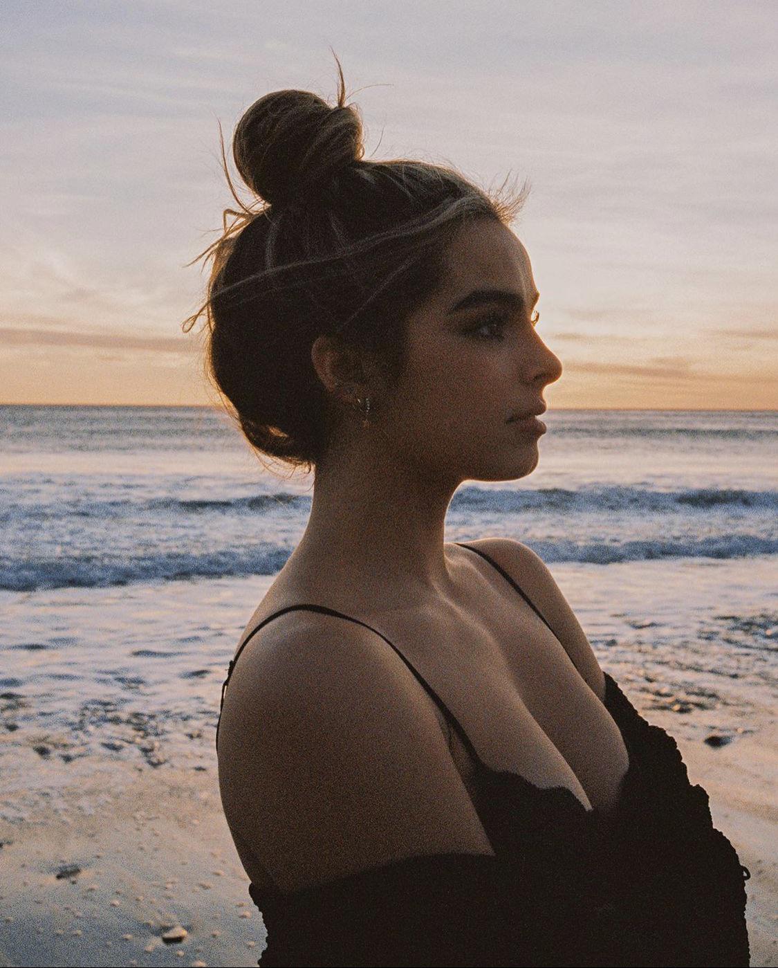 Roleplaying as Sub Addison Rae, come with kinky scenarios | Scrolller