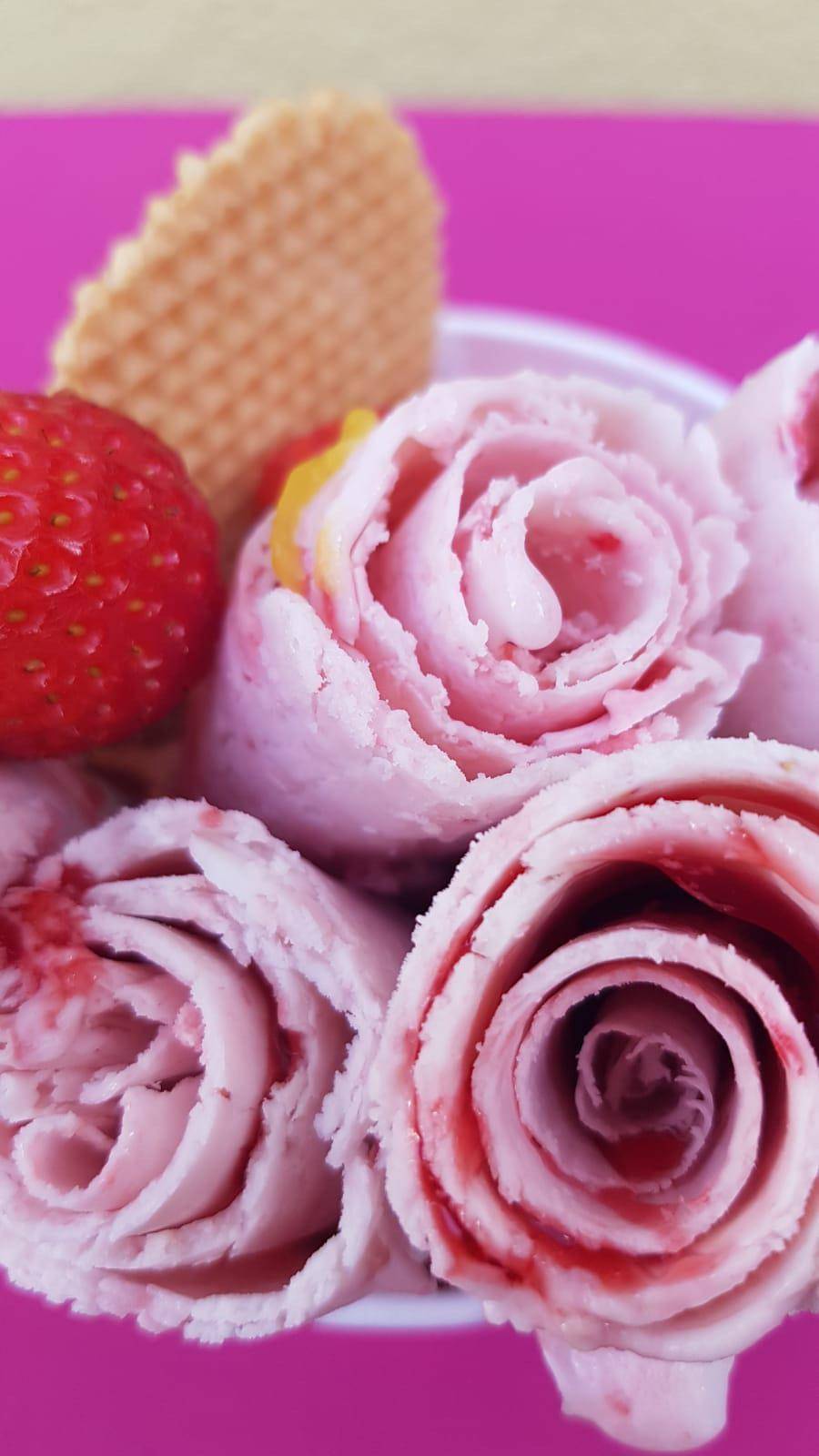 Rolled up strawberry ice cream :) | Scrolller