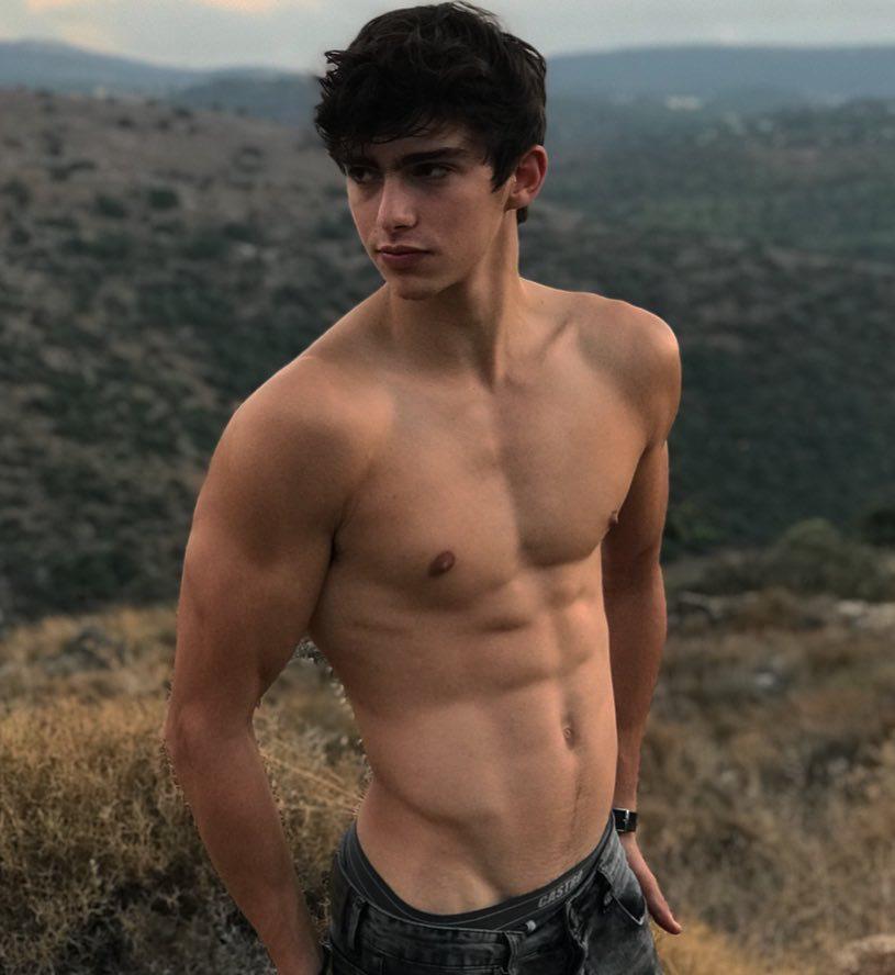 Ron Levi! | Scrolller