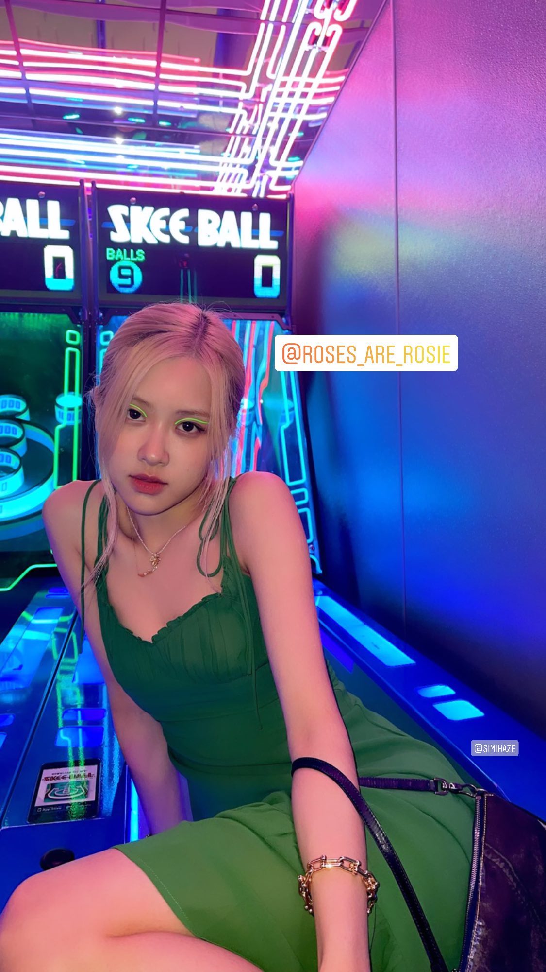 Rosé Scrolller