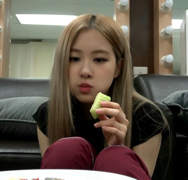 rose so cute | Scrolller