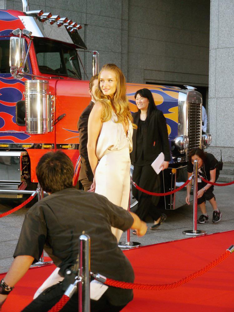 Transformers premiere posing | Scrolller