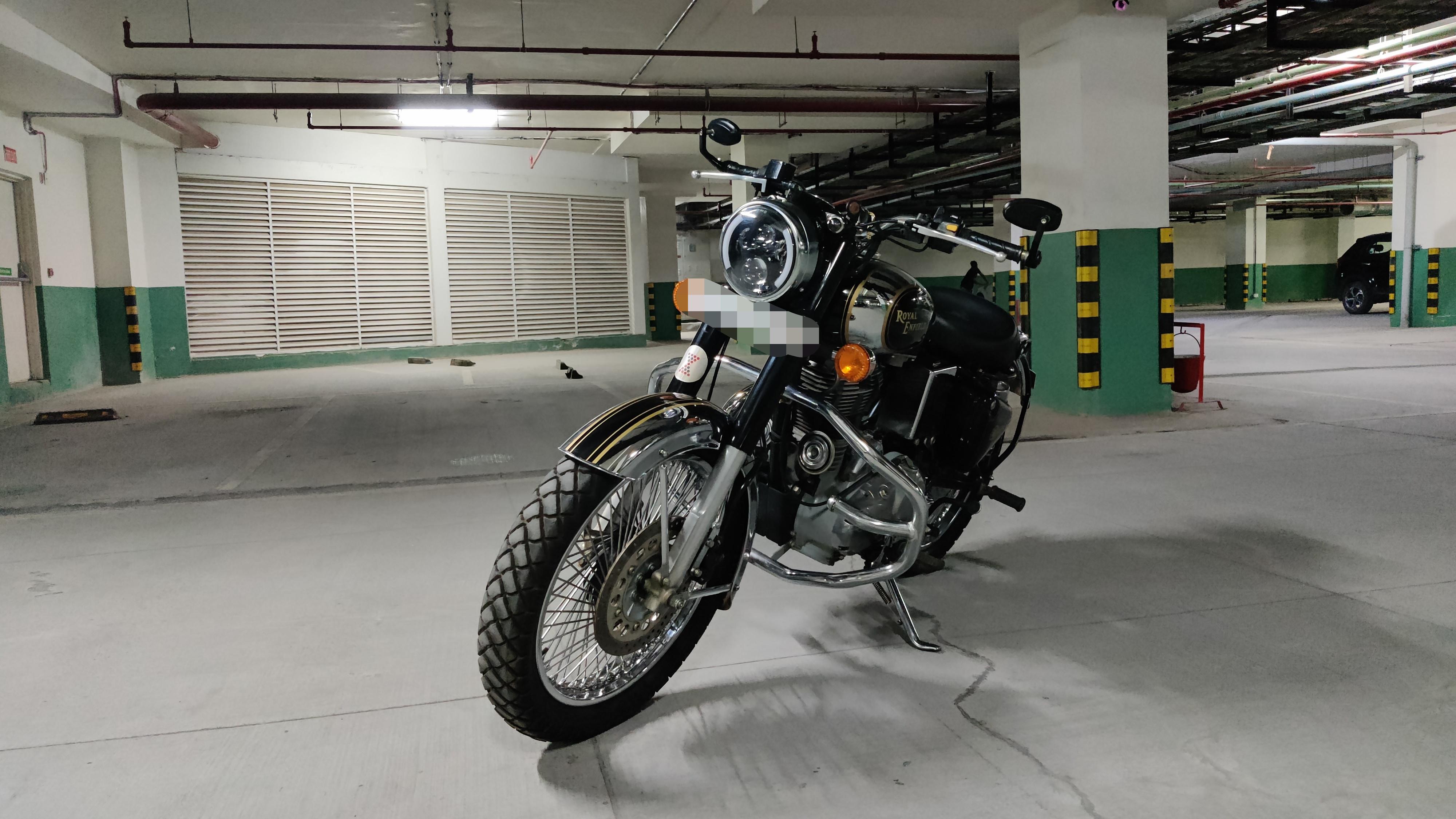 Royal Enfield Classic 500 | Scrolller