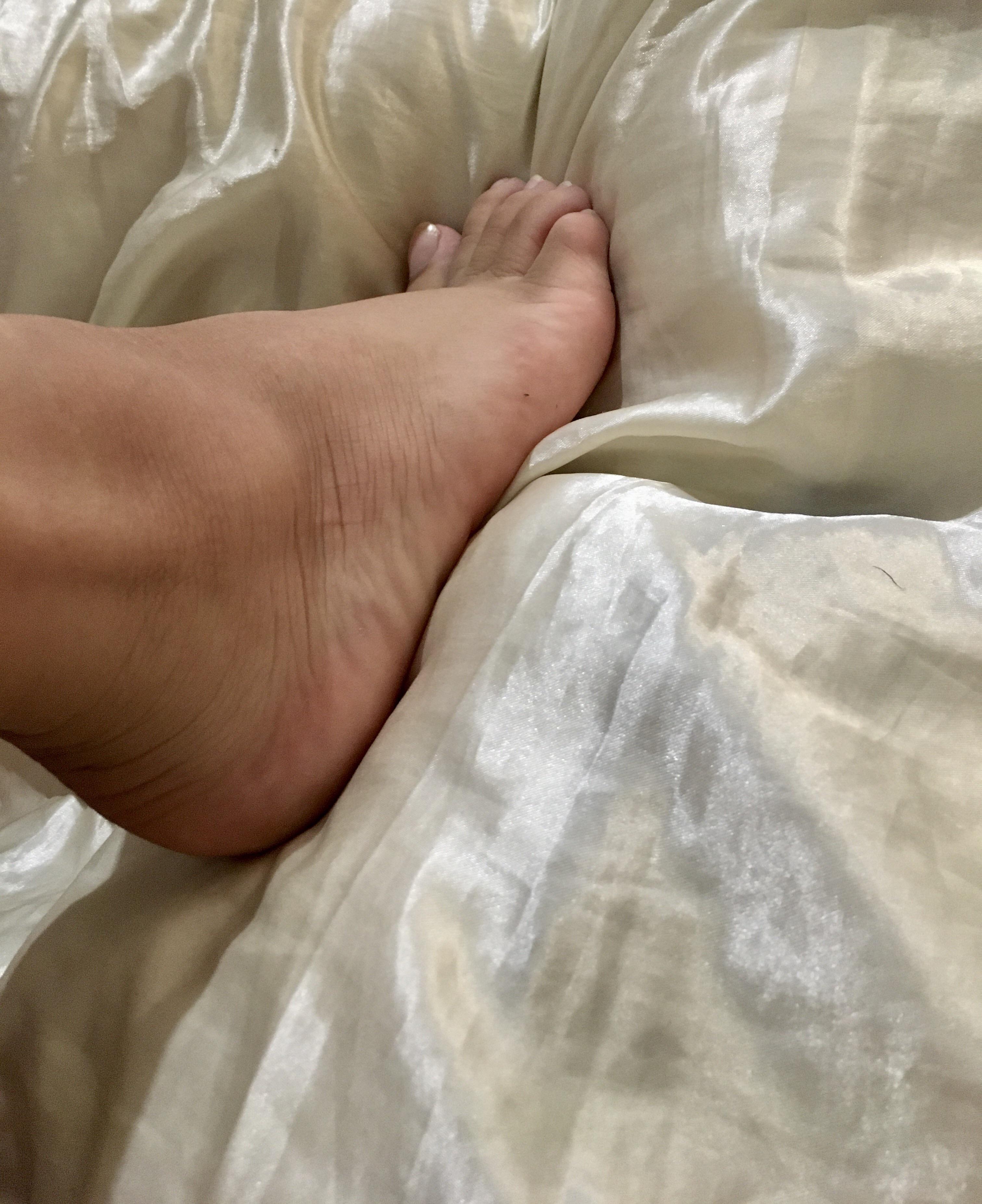 rub my feet 🥺 | Scrolller