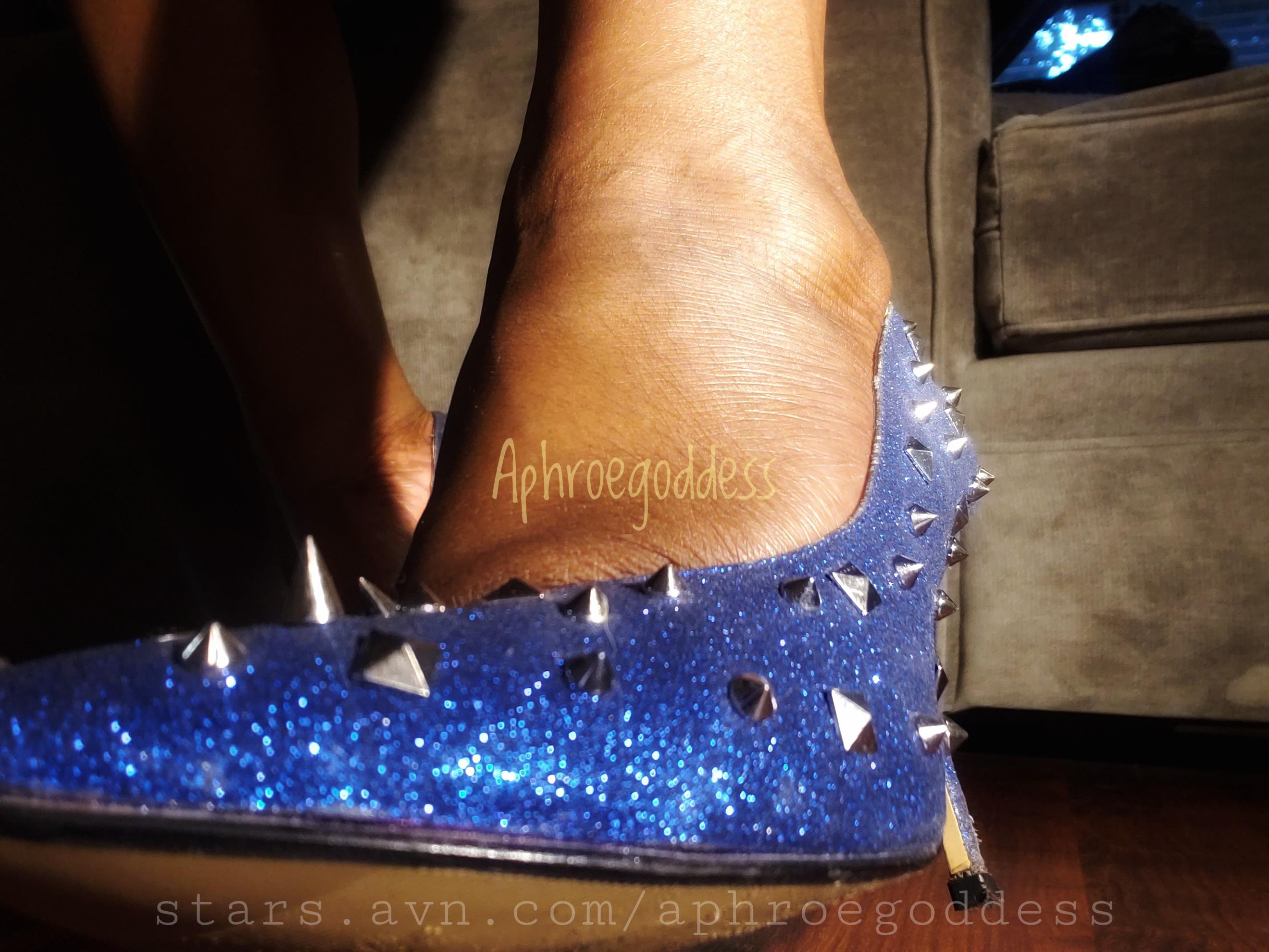 Run your tongue across my spikes [Domme] | Scrolller