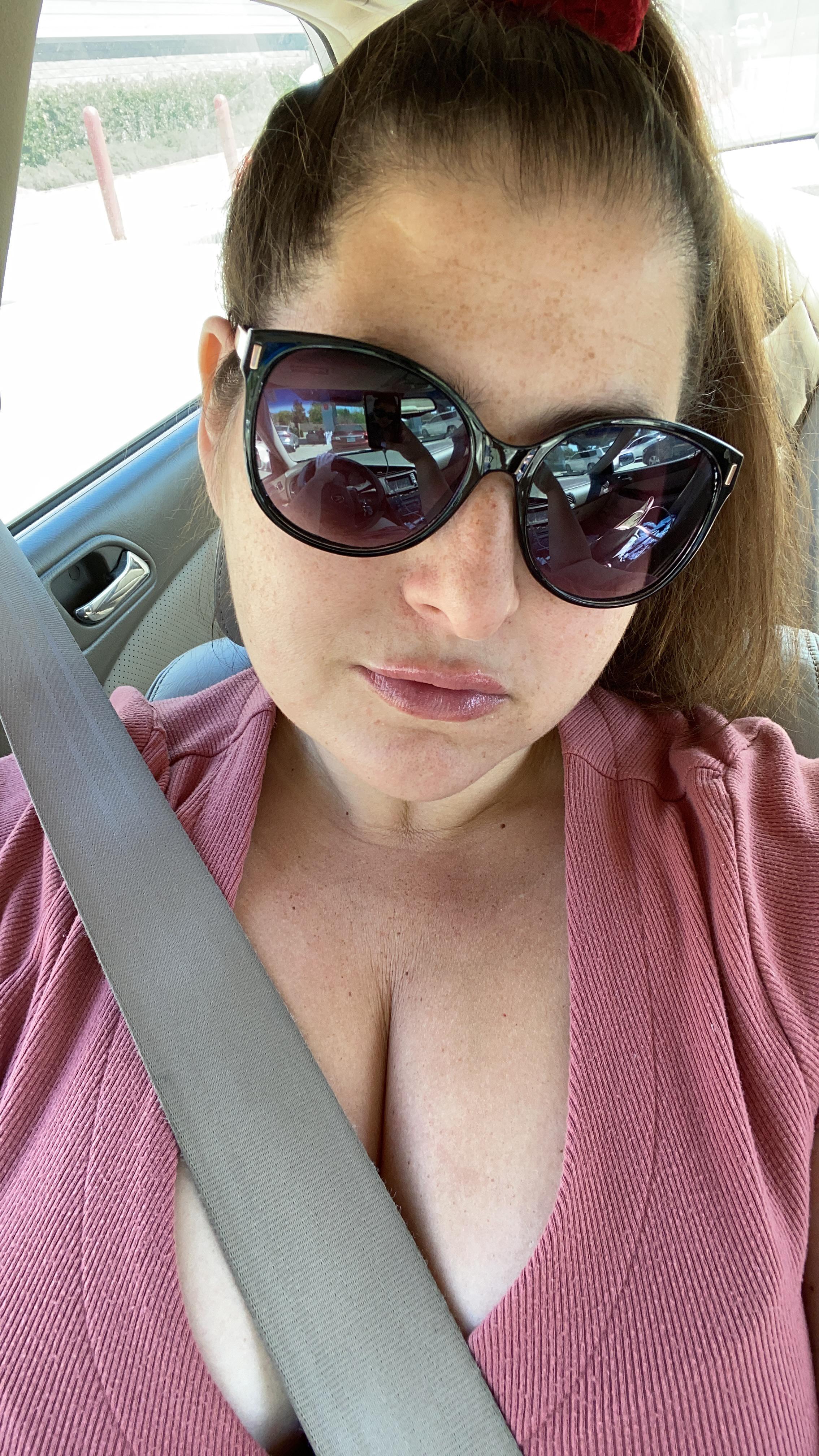 Running errands with a fair amount of cleavage 💓 | Scrolller