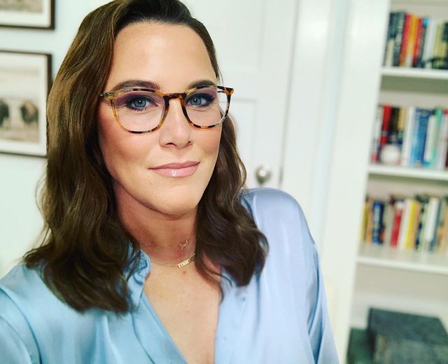 S.E. Cupp needs a facial | Scrolller