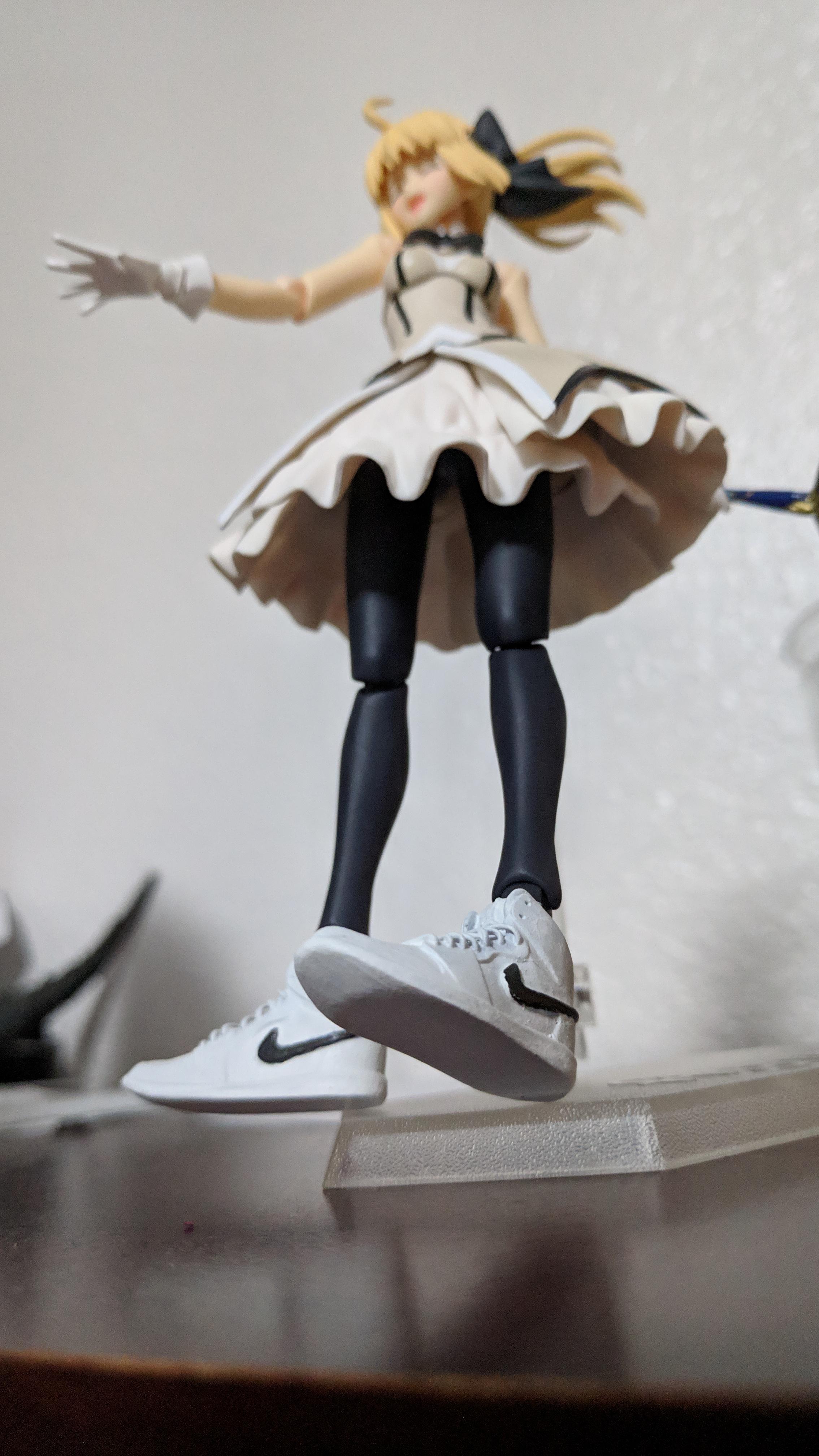 Saber Lily and sick kicks | Scrolller