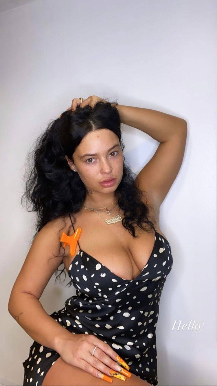 Sally Spice | Scrolller