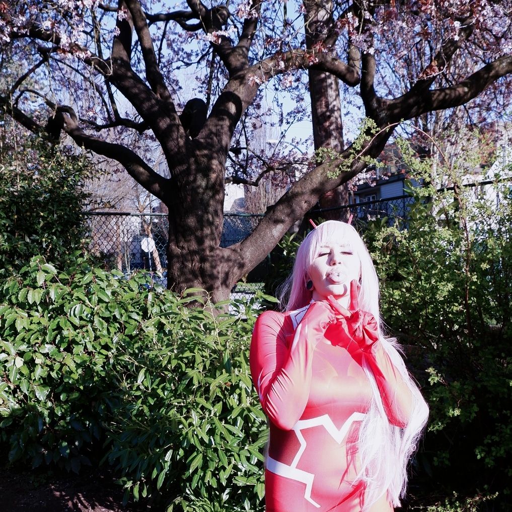 SaltyLindz as 002 | Scrolller