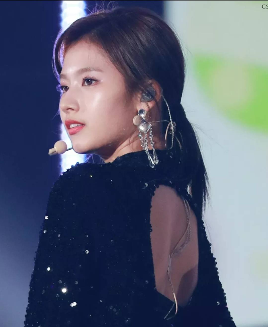 Sana - black top | Scrolller