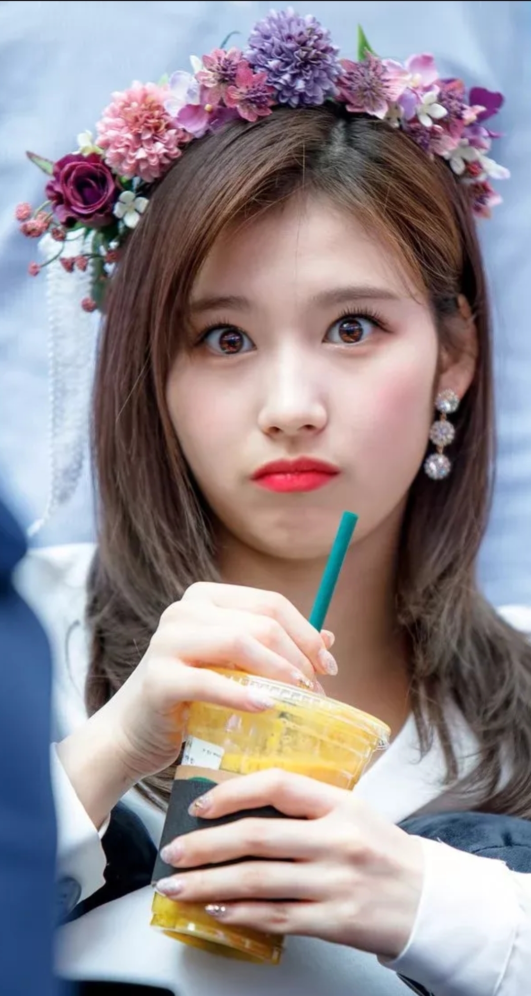 Sana - flower crown, close up | Scrolller