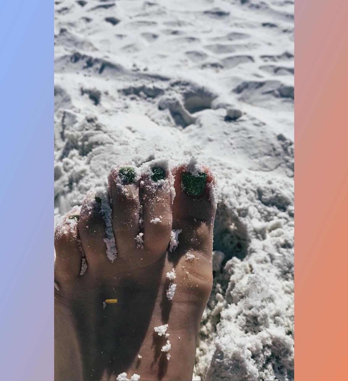 Sandy Toes 🦶🏼🦶🏼🦶🏼 | Scrolller