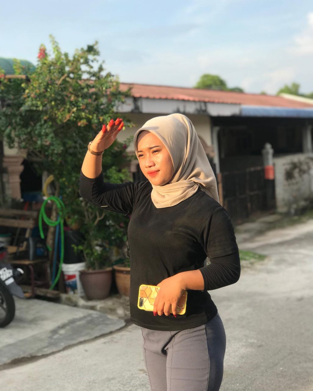 sapa2 ada koleksi awek ni tak.aku rasa mcm pernah tgk dulu | Scrolller