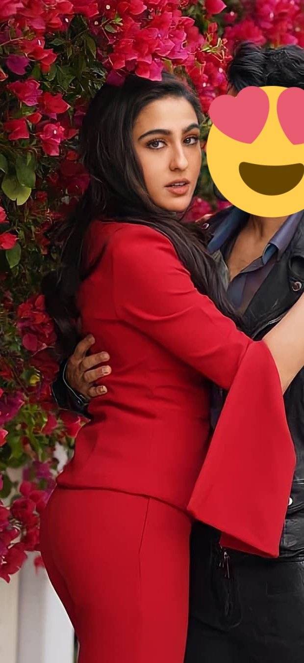 Sara Ali Khan's BOSSY look in red pantsuit | Scrolller